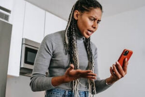 17 Signs Your Mother Hates You: Is Your Mom Toxic? – The Mental Desk